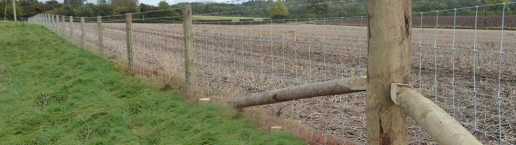 peeled strainer fence 1 - AgriPost - M&M Timber